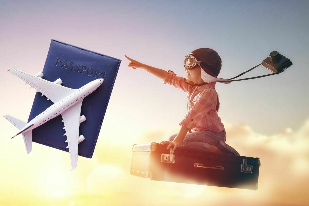 Astuces incontournables pour voyager en avion avec un bébé : découvrez ...